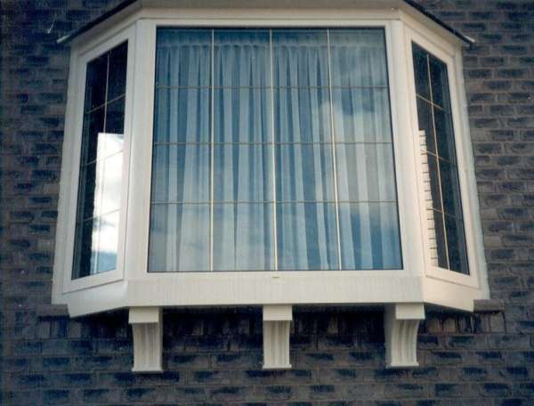Bay, Decorative Brackets, Brass Grills - Fersina Windows